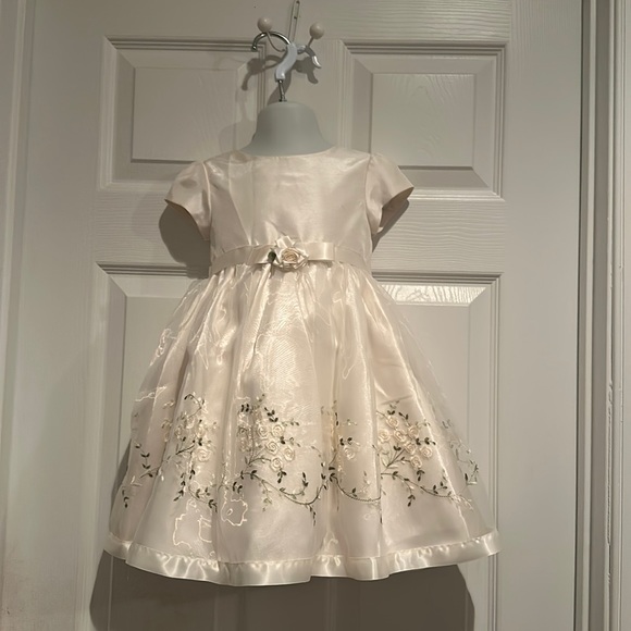 Youngland | Dresses | Youngland Size 2t 3t White Formal Dress | Poshmark
